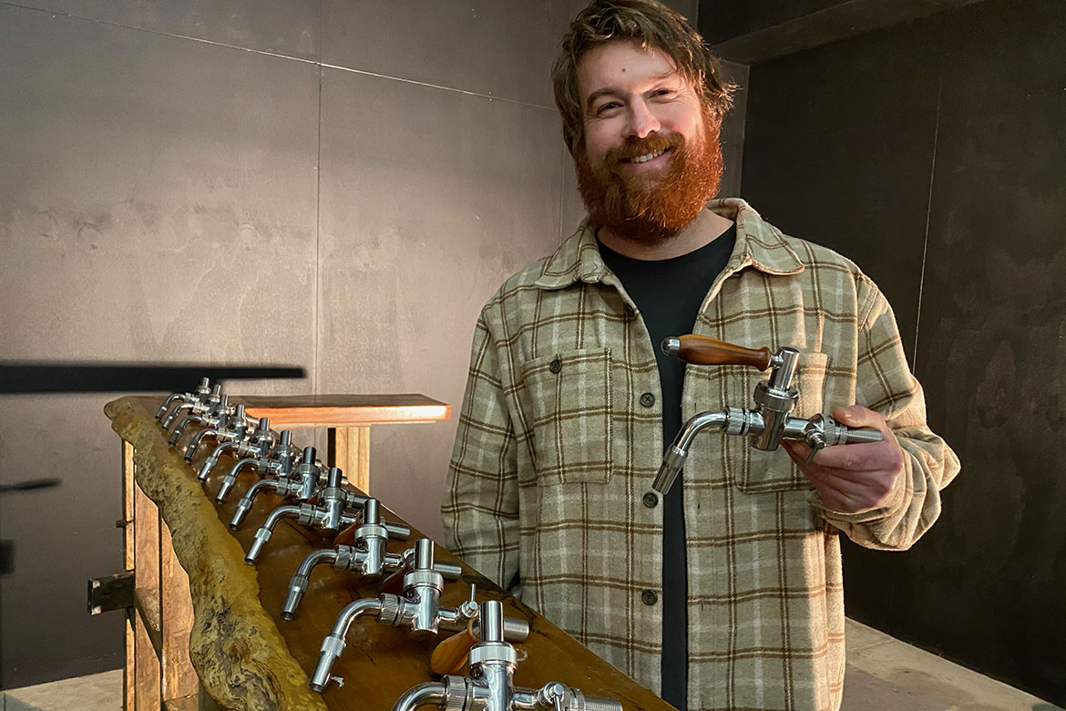 The Perfect Pour: The Art Of The Side-Pull - The Crafty Pint