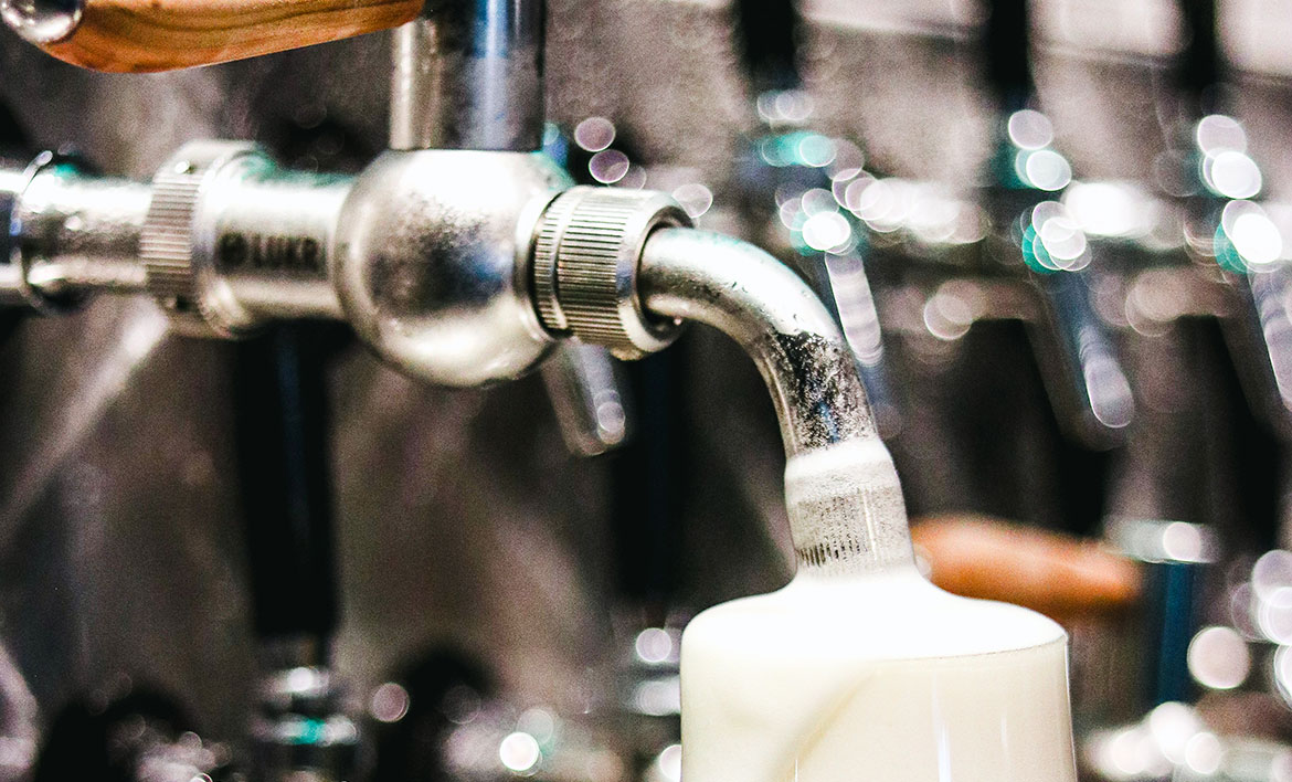 The Perfect Pour: The Art Of The Side-Pull - The Crafty Pint